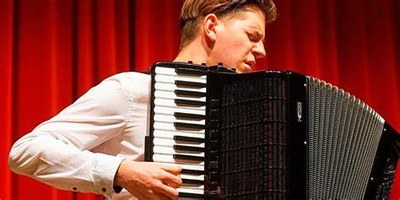 Acordeonista Radu Ratoi — Arkupe